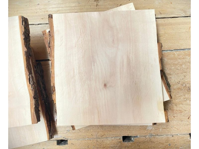 Verschiedenes Stück Aus Massivem Erlenholz, 27?30 Cm Breit, 30 Cm Hoch ...